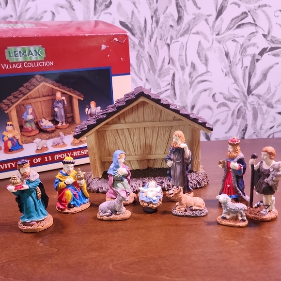 Lemax | Holiday | Lemax Nativity Scene Set With Colorful Figurines ...